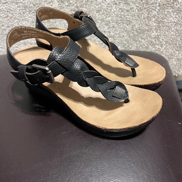 Hocus Pocus | Shoes | Hocus Pocus Womans Black Wedge Thong Sandals Size ...